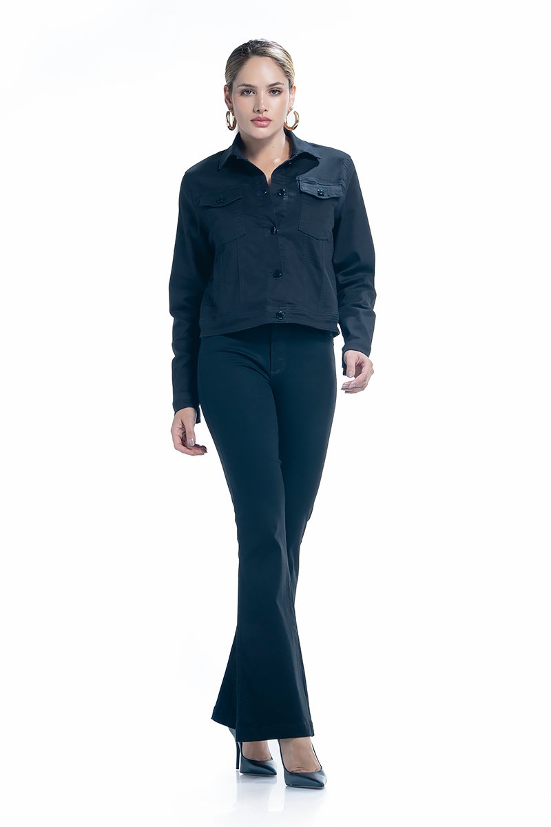 Calça Feminina Boot Cut em Sarja Black Forever com Elastano